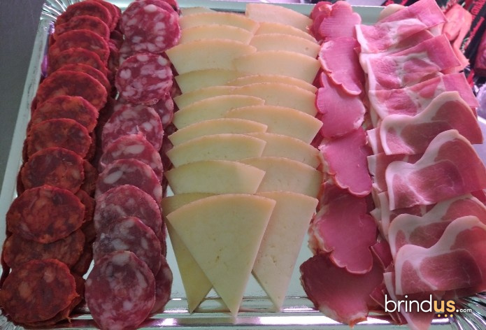 ¿Qué debe llevar una bandeja de embutidos? - Enterate Delicias